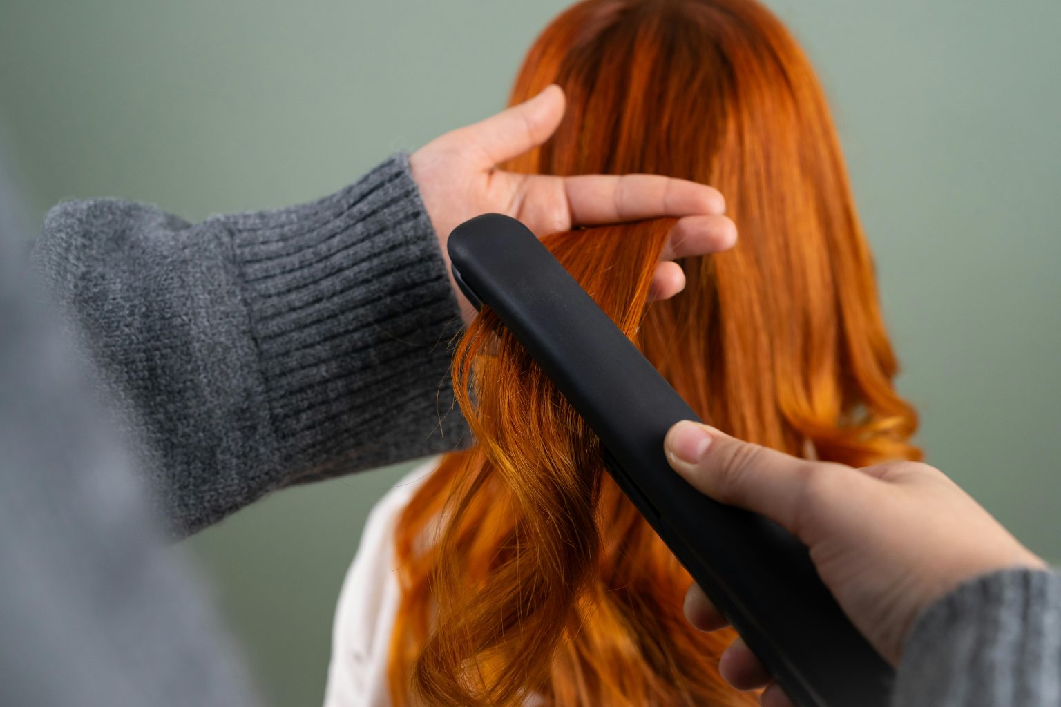 Comment boucler les cheveux avec un lisseur : la méthode pas à pas pour ...